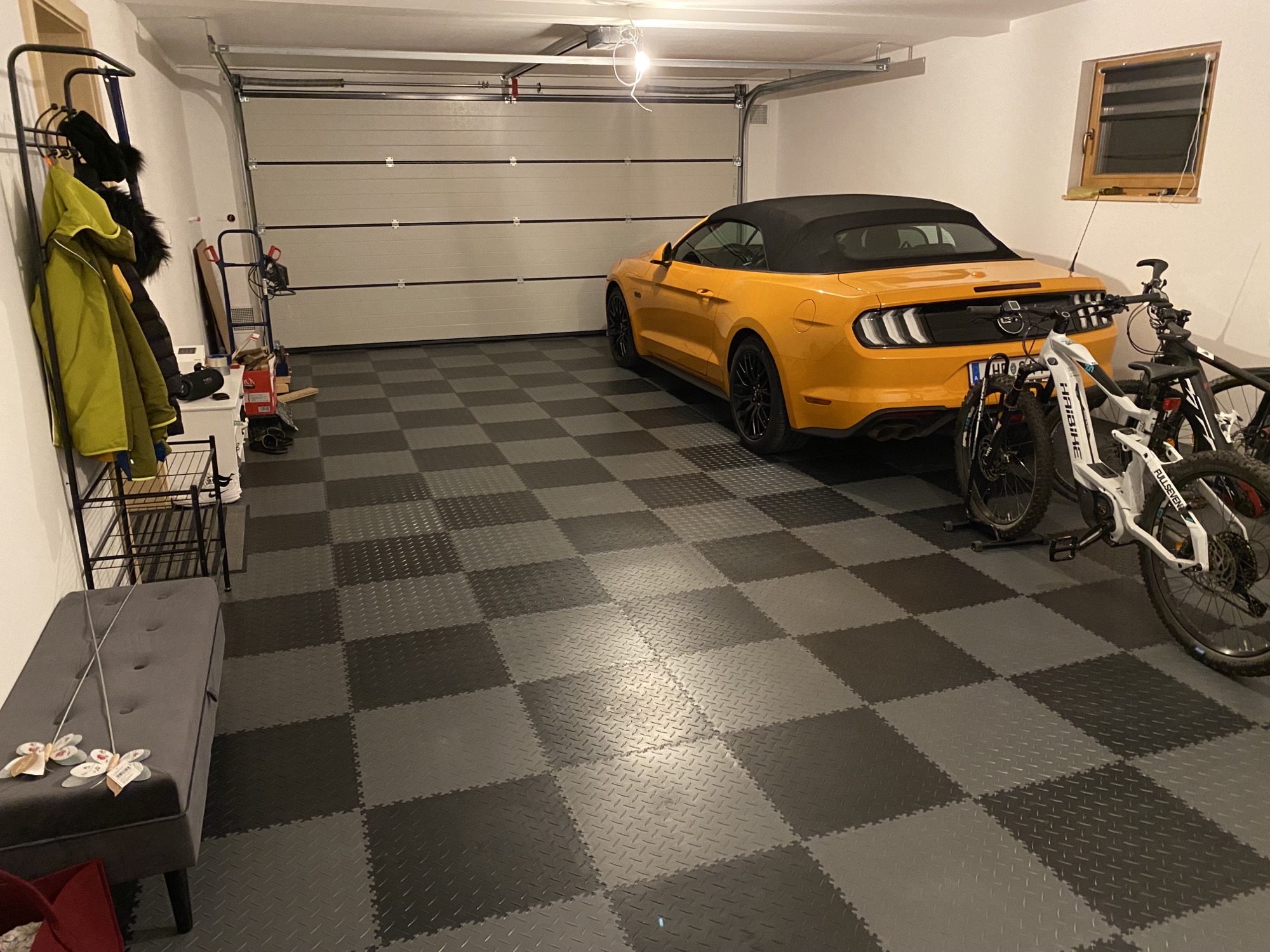 Beeindruckender Garagenboden in Racing Optik - easyfloor